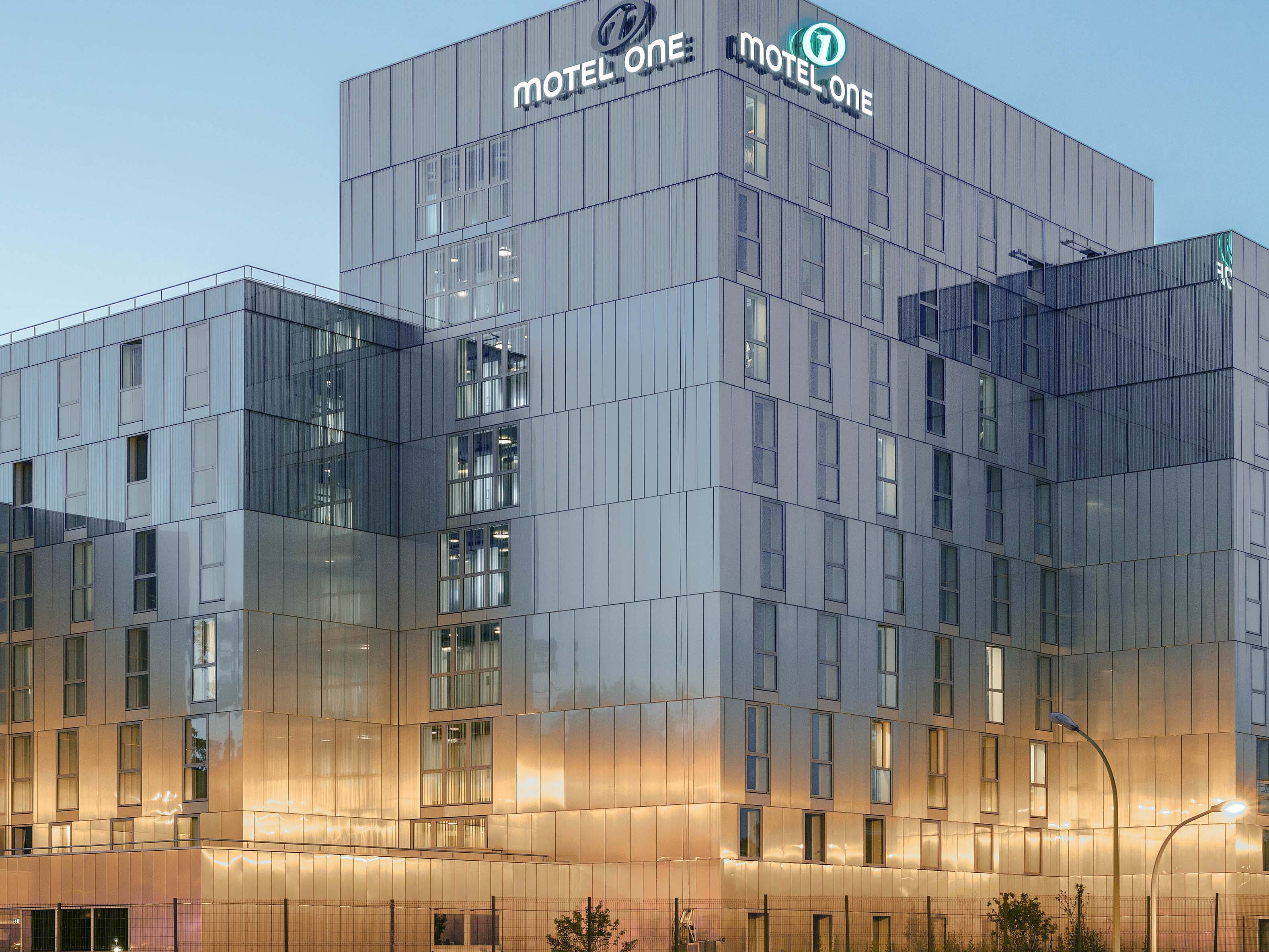 Paris Porte dorée - hotel Motel one - inauguration | VINCI Immobilier